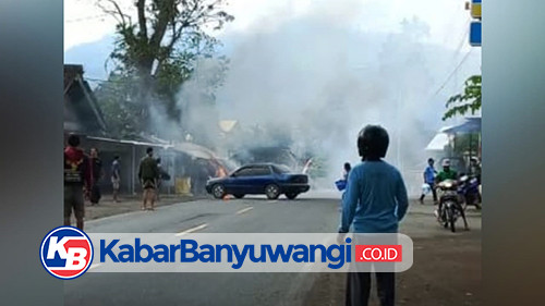 Mobil Timor Terbakar saat Parkir Depan Indomaret Kalibaru | Portal ...